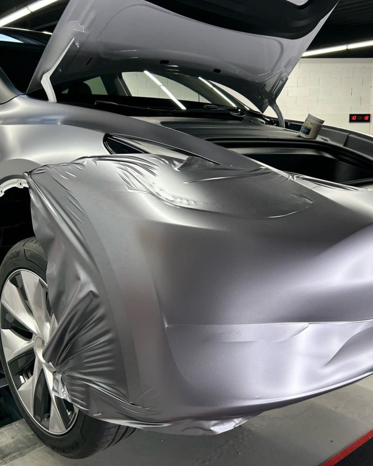 Tesla Model Y - Wrap Gris Silver Satin - CarWrap Design