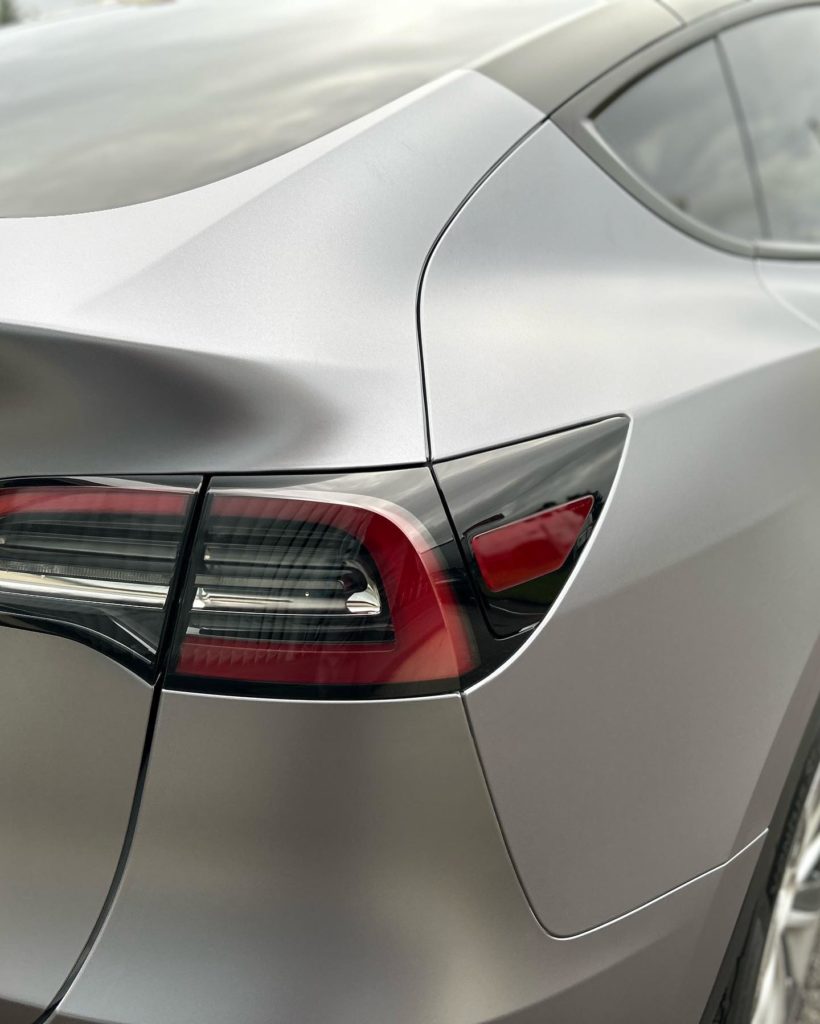 Tesla Model Y - Wrap Gris Silver Satin - CarWrap Design