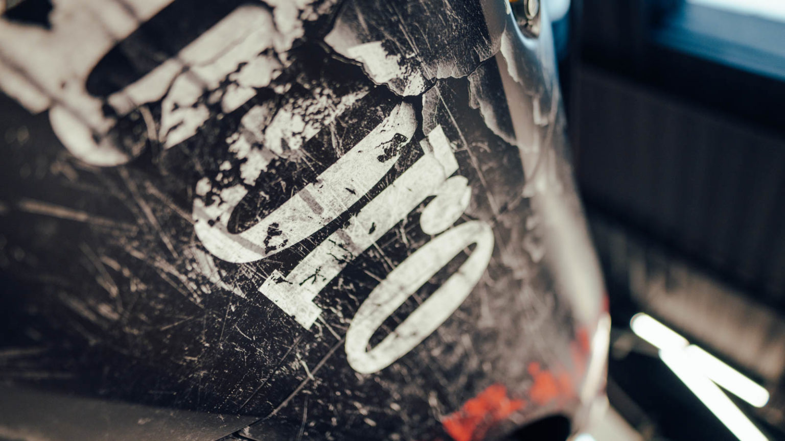 BMW M8 Malboro - Covering sur-mesure - CarWrap Design